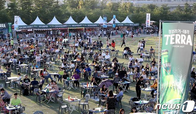 붐비는 인천 송도 맥주축제