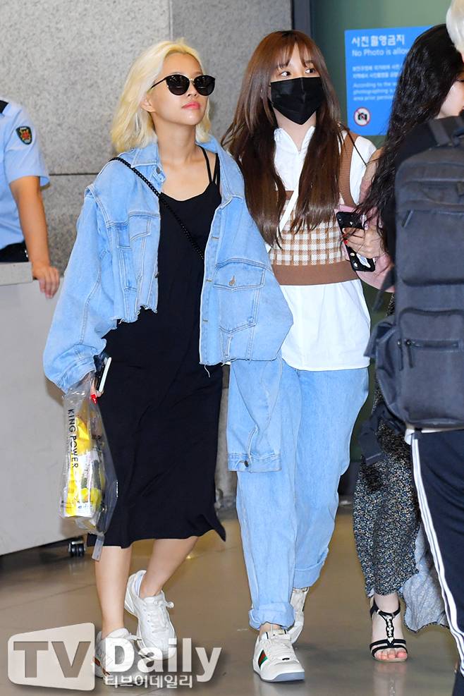 Td포토 여자아이들 소연 우기 데님 트윈룩