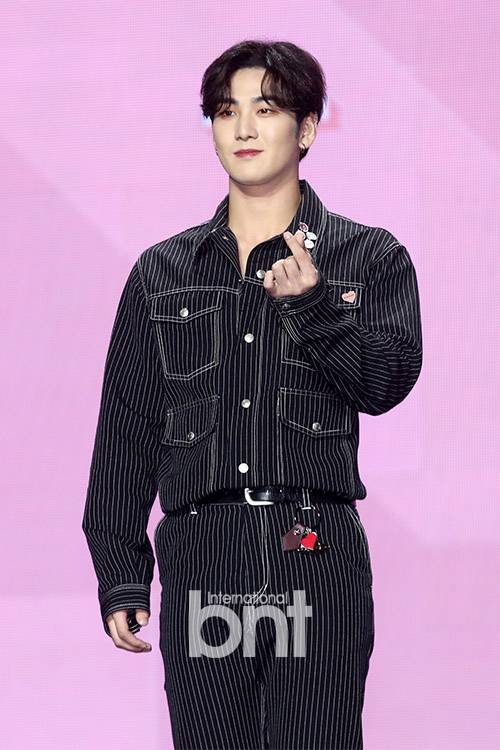 [bnt포토] 뉴이스트 백호 '미소 머금고'