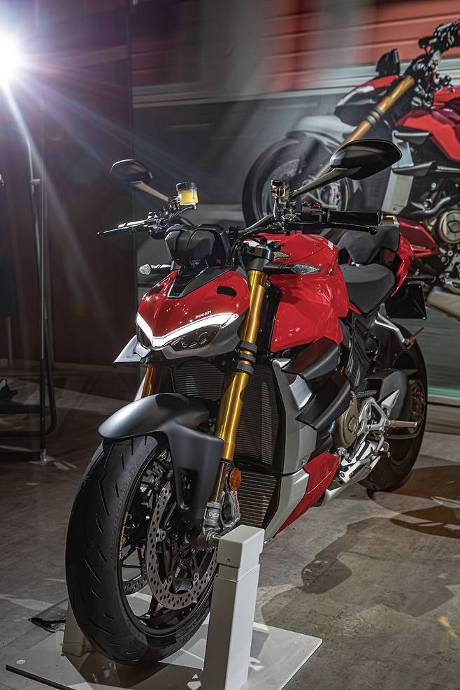 V4의 본 모습, 두카티 스트리트파이터 V4S