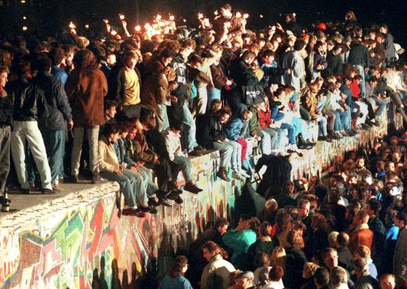 포토 붕괴 30주년 베를린장벽1989년 축제의 장