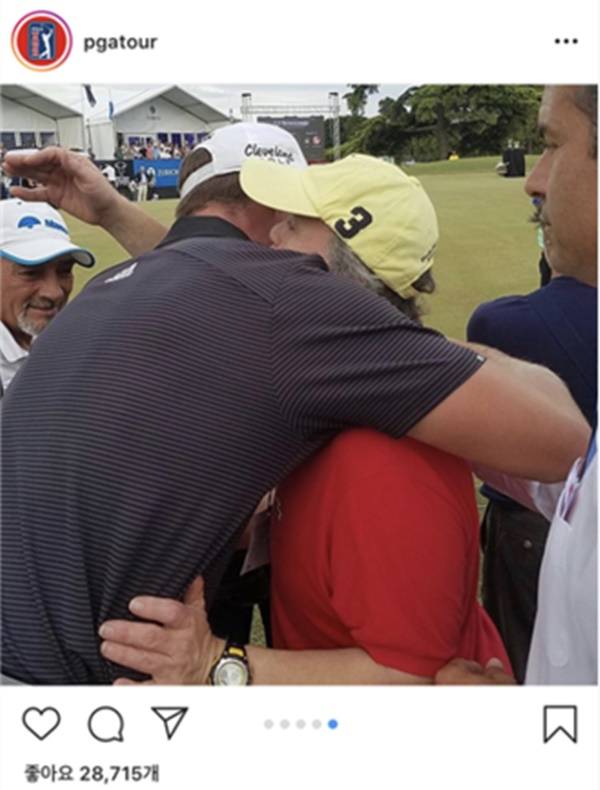 갤러리 소음으로 우승 놓친 골퍼, 훈훈한 포옹으로 마무리