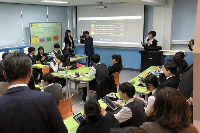 부산교육청 4차 산업시대에 맞는 첨단미래교실 구축