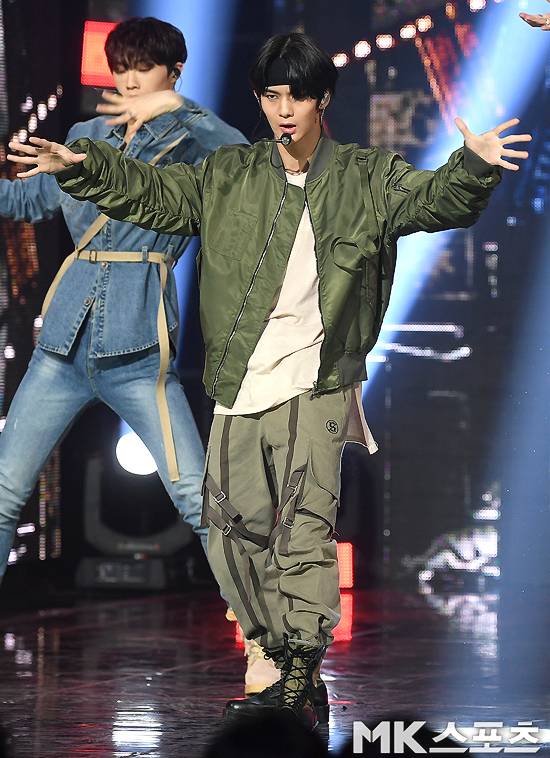 밀리터리룩으로 멋낸 CIX 배진영 [MK포토]