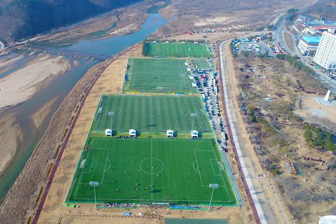 합천군 축구 동계전지훈련 열기로 후끈