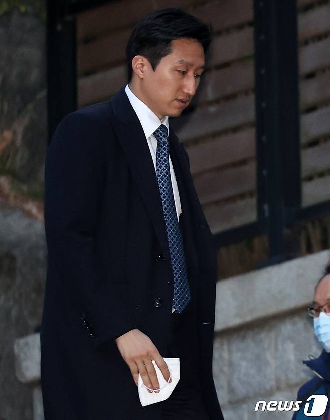 고 정주영 명예회장 제사 참석하는 정기선 부사장