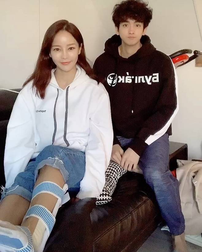 류필립♥ 미나 발목철심 제거 수술 후 근황 빨리 회복할게요 Sns★컷