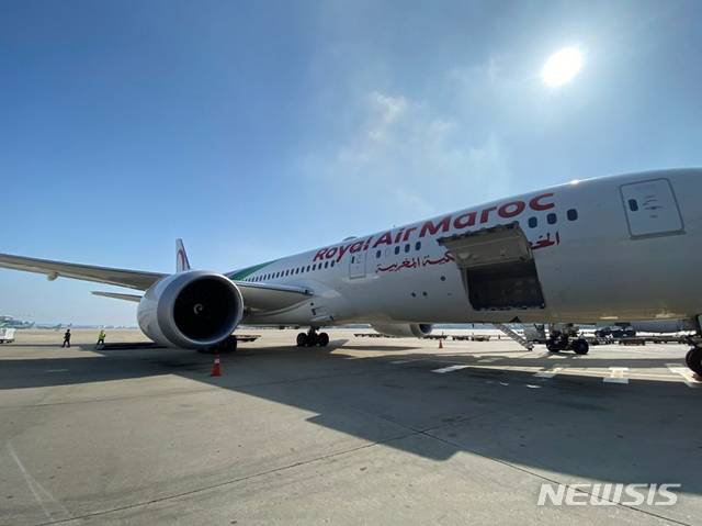 韓진단키트 실어갈 모로코 특별기로 교민 31명 귀국
