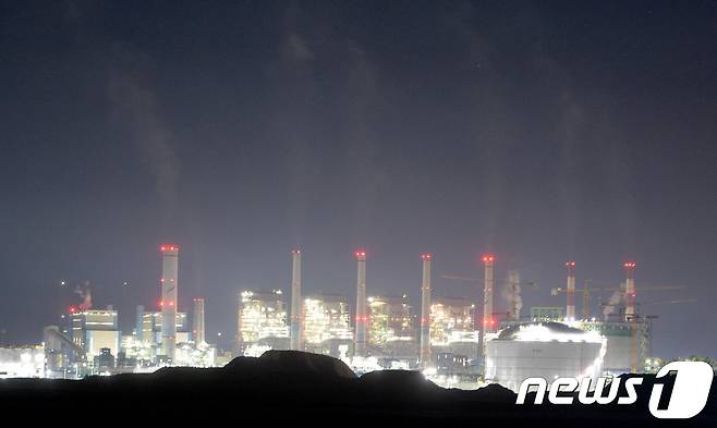 굴뚝사업장 작년 대기오염물질 16↓화력발전 중단 효과