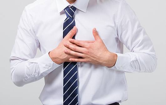 남자인데 가슴이 커져요 여유증 치료해야 할까