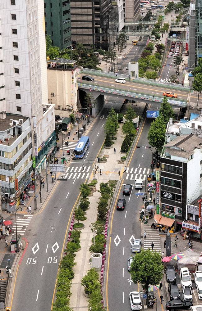 인도는 넓히고 차도는 줄이고 서울 걷기 편해진다