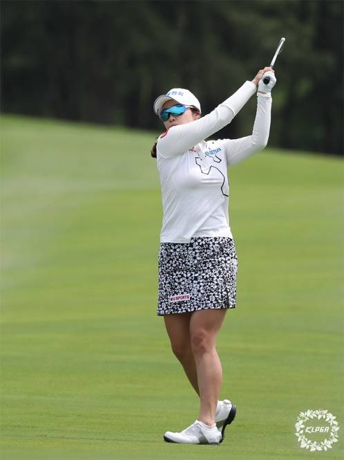 세컨샷을 날리는 홍란 프로 Klpga 롯데칸타타 여자오픈