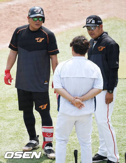 김태균 이양기 코치박석민 오늘은 우리가 이긴다 사진
