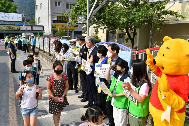 정선군 신학기 교통안전·학교폭력 예방 캠페인