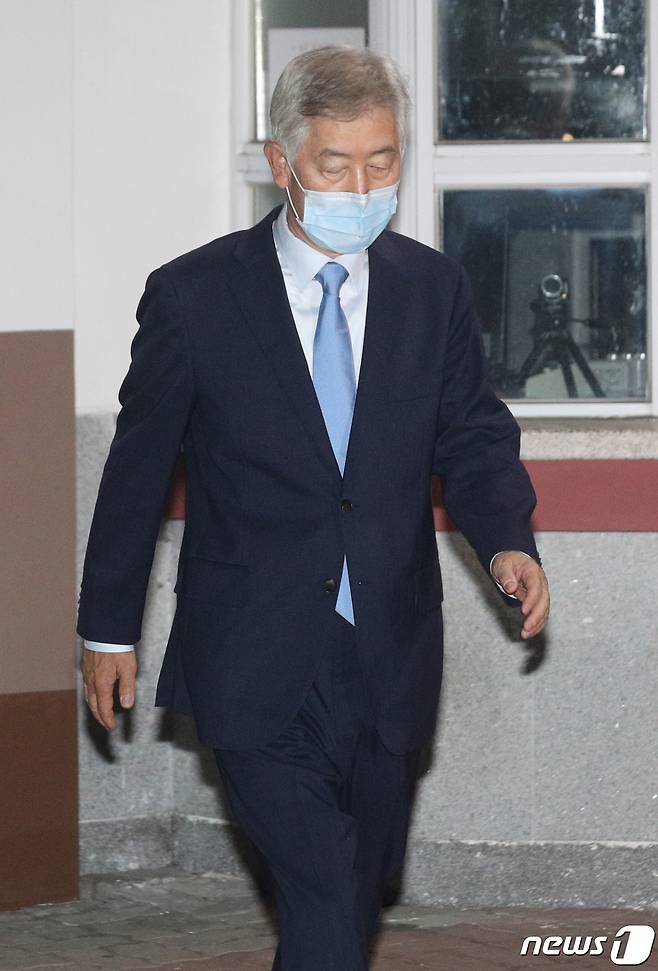 귀가하는 최지성 부회장