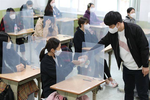 경기 안산서 2학년 초등생 확진학생 등 전수 검사 실시