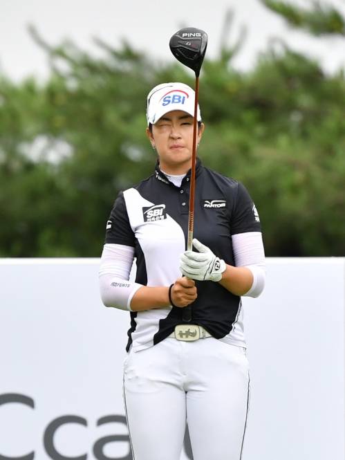 티샷 전 목표점을 조준하는 김아림 프로 Klpga Bc카드·한경 레이디스컵