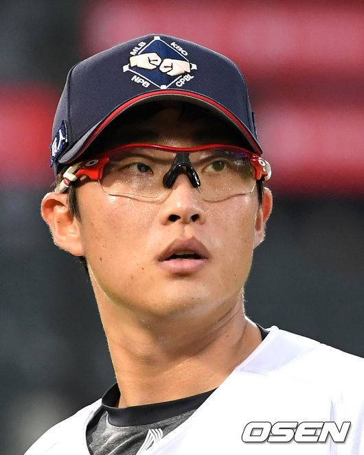 KBO-MVB-NPB-CPBL 응원 로고 그려진 박세웅의 모자 [사진]