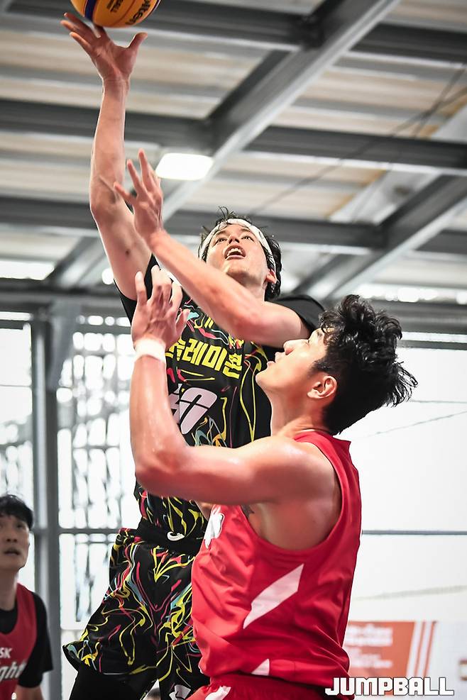[JB포토] 3x3 농구대잔치 결승, 한솔레미콘 이동준의 공격