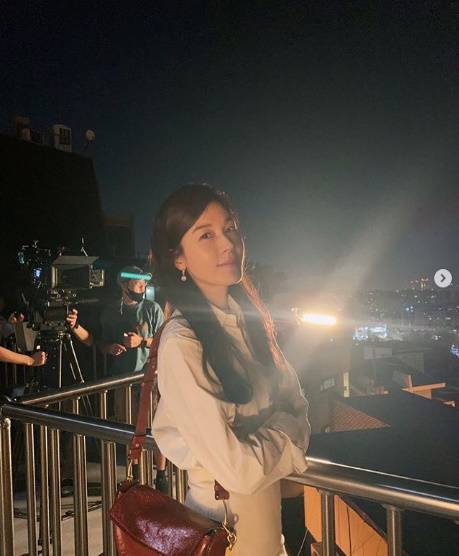 '18 어게인' 김하늘, 촬영장 밝히는 우아함..고혹적인 미소 [★SHOT!]