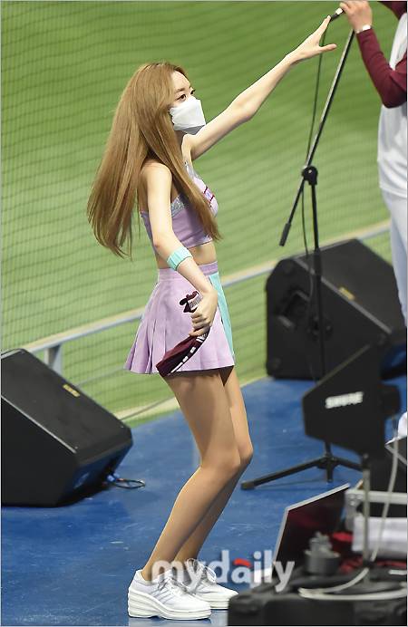 쓸 힘이 하나도 없어 보여치어리더 앙상한 몸 Md화보