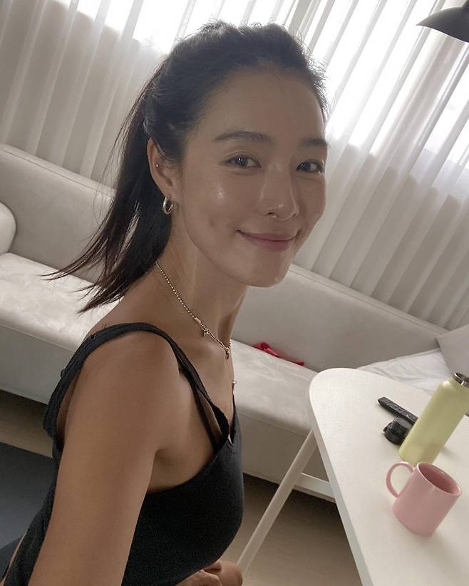 Kahi , Husband left for a while and Self-Quarantine ..."If you don't ...