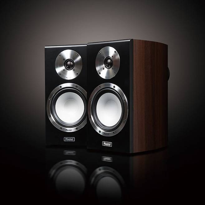 북셀프 스피커 하나로 'AV+하이파이' 다 잡았다! | 월간 오디오