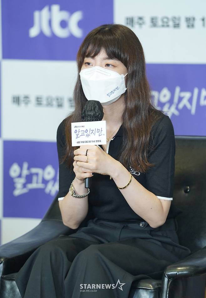인사말하는 알고있지만 김가람 감독 ★포토