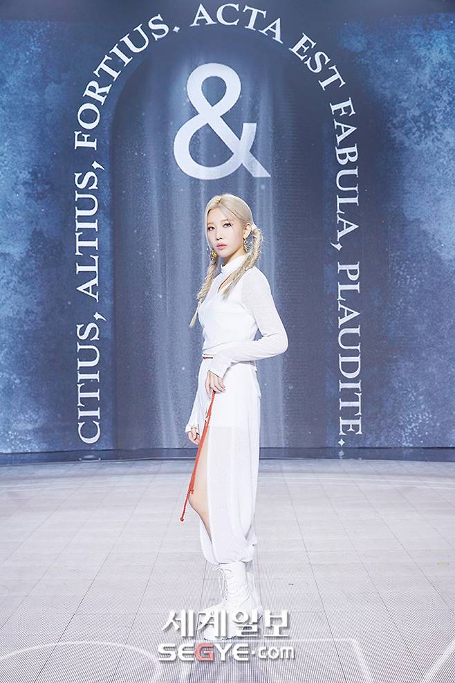 포토 이달의 소녀 김립 금발 여신