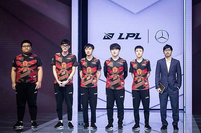 [LPL] TES, 유일한 무패 팀 EDG에 2대0 완승(종합)