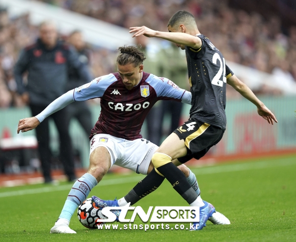 Epl Discourse 라이트백 캐시 맹활약 빌라 선수의 올백 머리머리띠는 과학
