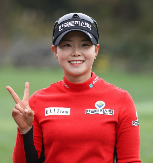 화려한 샷이글 임희정, 'LF헤지스 포인트 왕중왕전' 첫날 선두 [KLPGA]