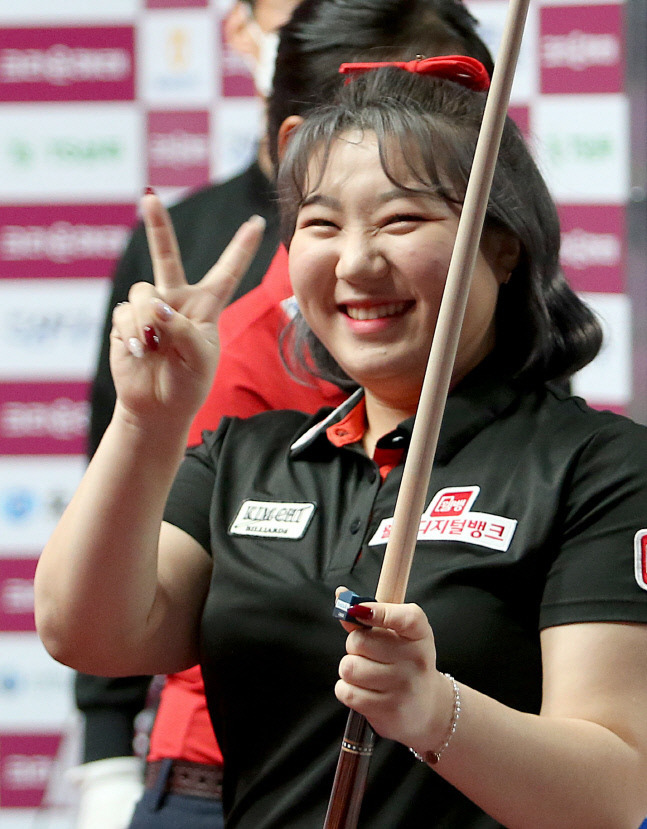 女3쿠션 샛별 김예은 22세 차이 베테랑 윤경남 꺾고 Lpba 통산 2회 우승 크라운해태 챔피언십