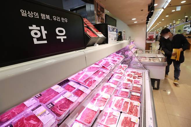 [Newsmaker] Demand for wine, Korean beef surge in 2021, says E-mart