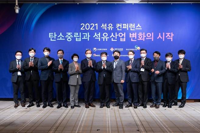 전략자원 석유 가까운 미래까진 쓰이지만전환 시점은 과제