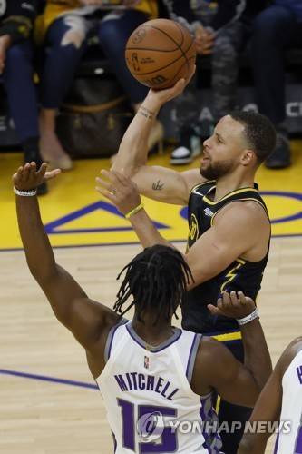 Nba 커리 탐슨 43점 합작 Gsw Sac 꺾고 8연승 신바람
