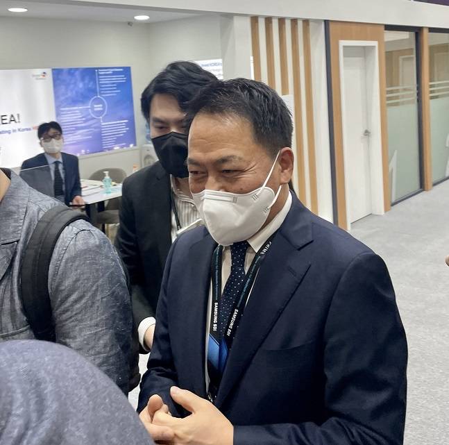 꿈의 배터리 선점 노리는 3사 미래먹거리 신경전