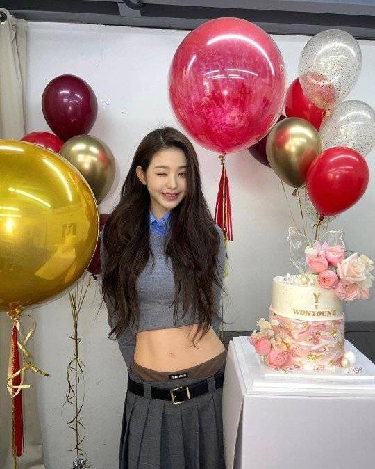 아이브 장원영 속옷복근 드러낸 반전 패션