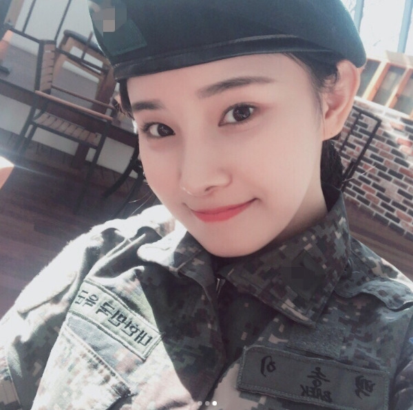 군대계 김태희로 불리었던 화제의 여군 하사의 정체 필더무비