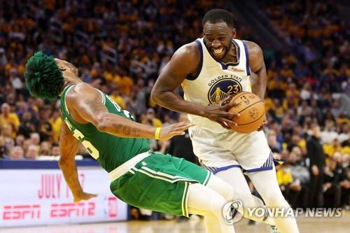 Nba 드레이먼드 그린과 심판들에게 묻는다 그들에게 규칙은 왜 존재하는가