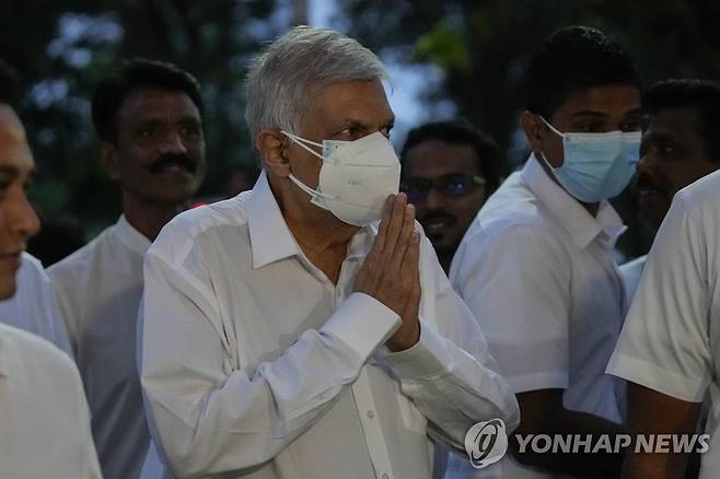 지지자들에게 감사 표하는 위크레메싱게 스리랑카 새 대통령