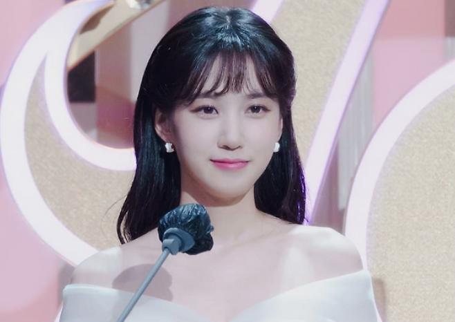 요즘 실물 1등으로 예뻐 숨멎헉한다는 연예인스타일링 어썸클