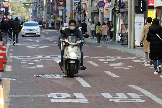단독 尹공약 배달 오토바이 앞번호판임기 내 추진 어렵다