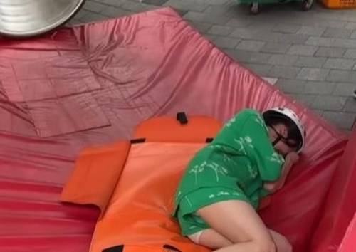 박하선 속옷 노출 논란에 스킨색 바지