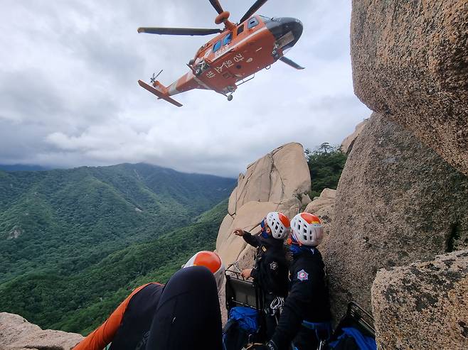 설악산 울산바위 등반하던 50대 15m 아래 떨어져 숨져