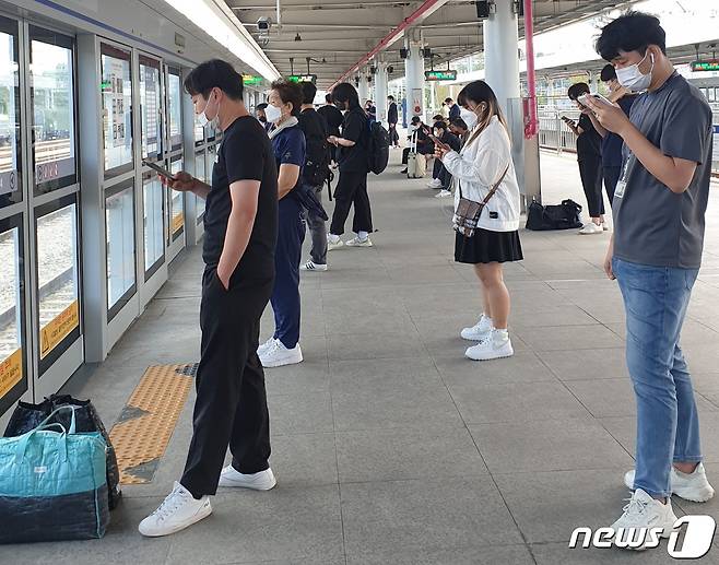첫 추석 맞은 동해선 광역전철승객마다 설렘 안고 고향으로