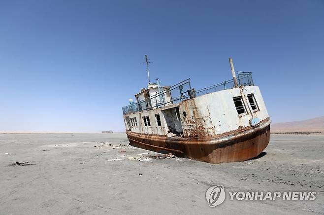 월드and포토 기후변화에 메마른 사막으로 변해버린 중동 최대 호수