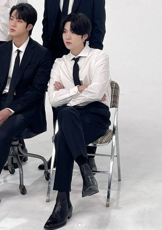 BTS Suga melts in eyes...Simkung in a neat suit