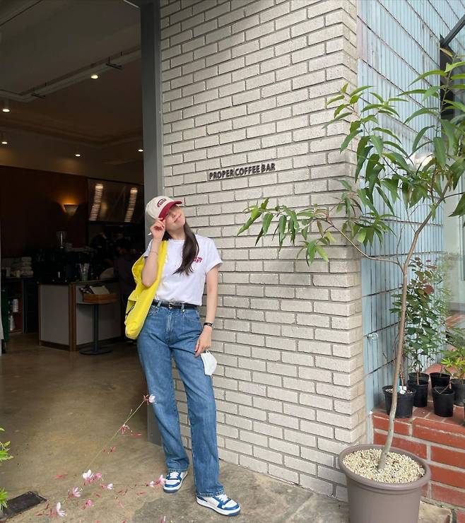 안소희 흰티청바지 러블리 캐주얼룩역시 사복 장인