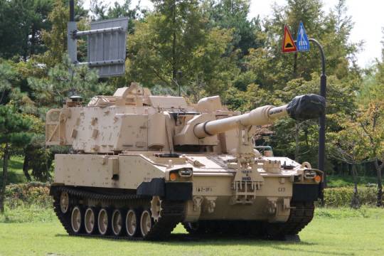 美 육군 최신 자주포 ' M109 A7 팔라딘' 방산전시회서 일반에 첫 공개